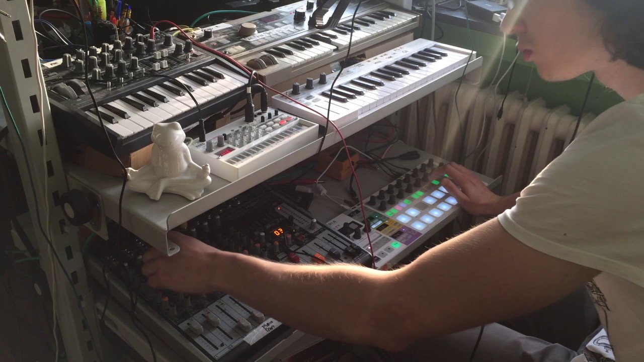 Synth Jam #16 [Eurorack, Arturia Microbrute, KeyStep, BeatStep Pro, Microkorg, Volca Sample ...
