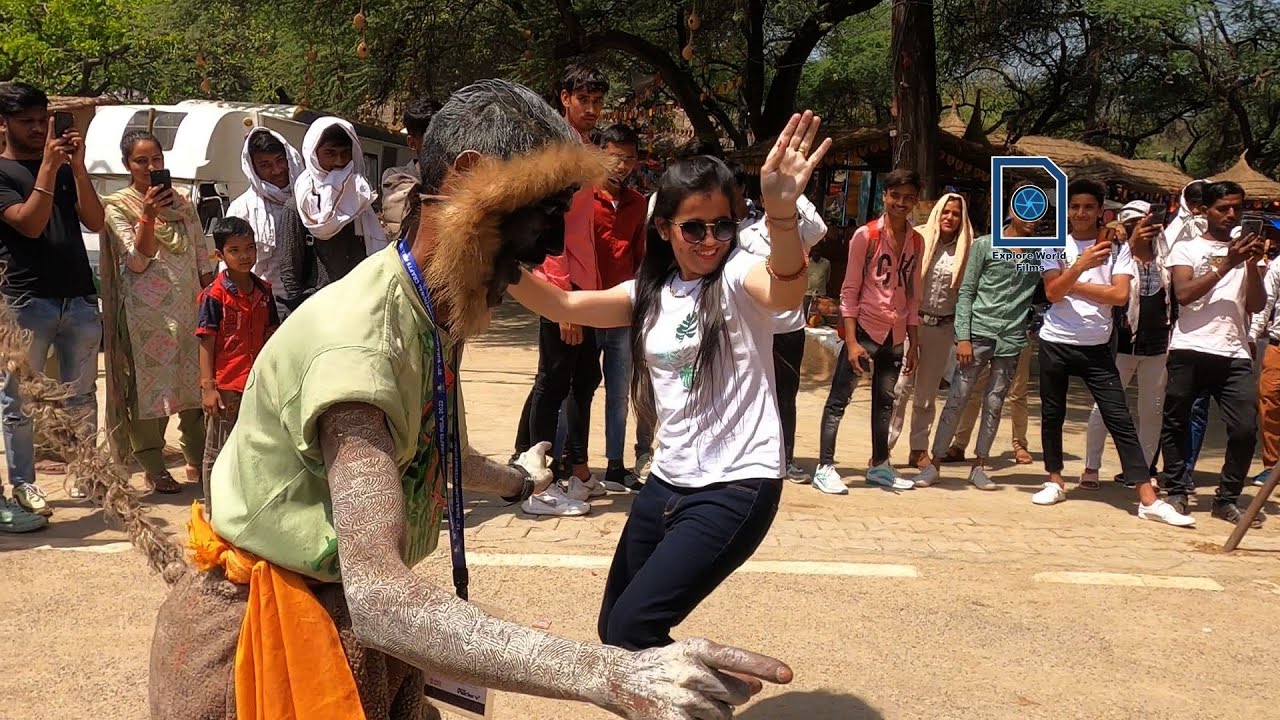 A girl dances with dressed monkey at the Surajkund Mela - YouTube
