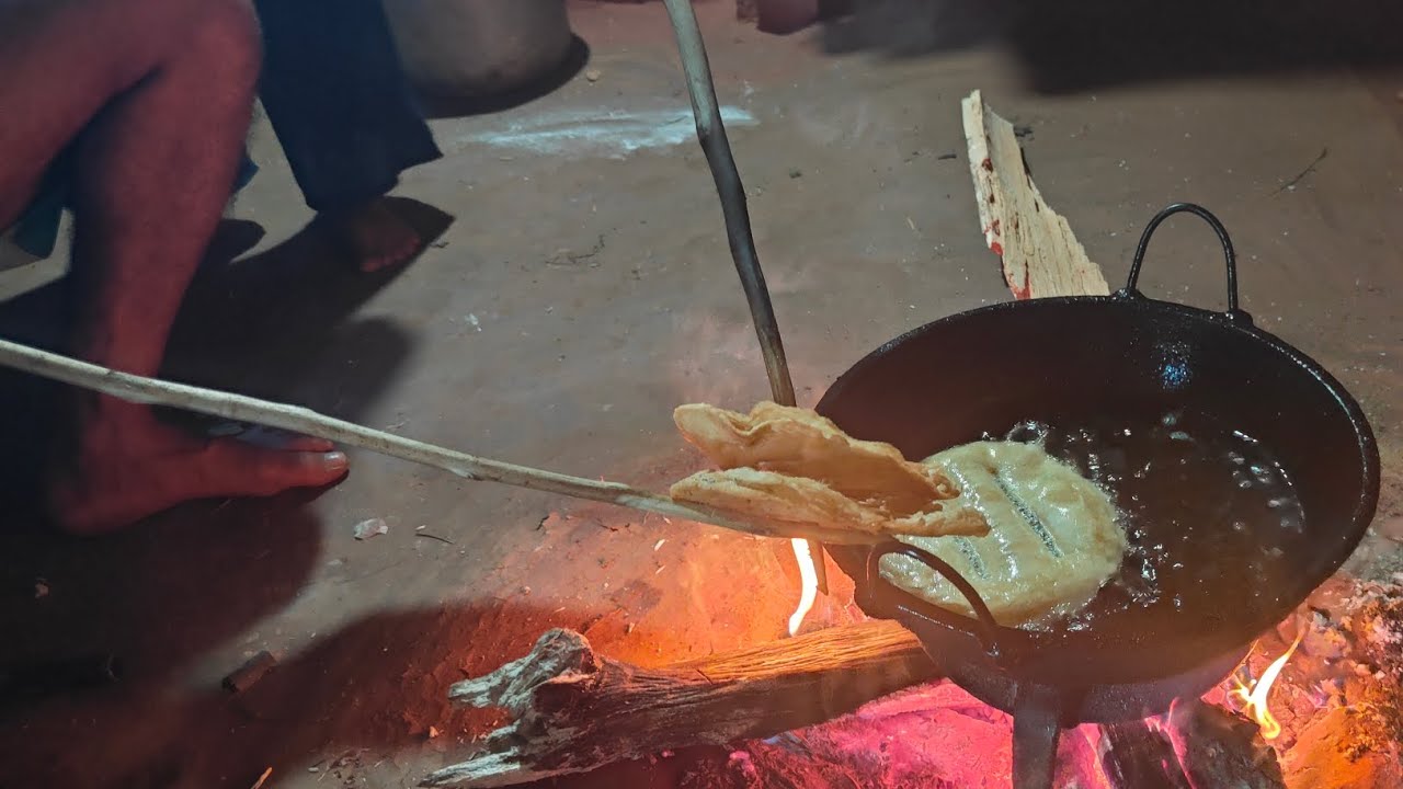 गाउँको चुल्होमा फिनि रोटी बनाउदै।।Making Traditional Fini Roti in ...
