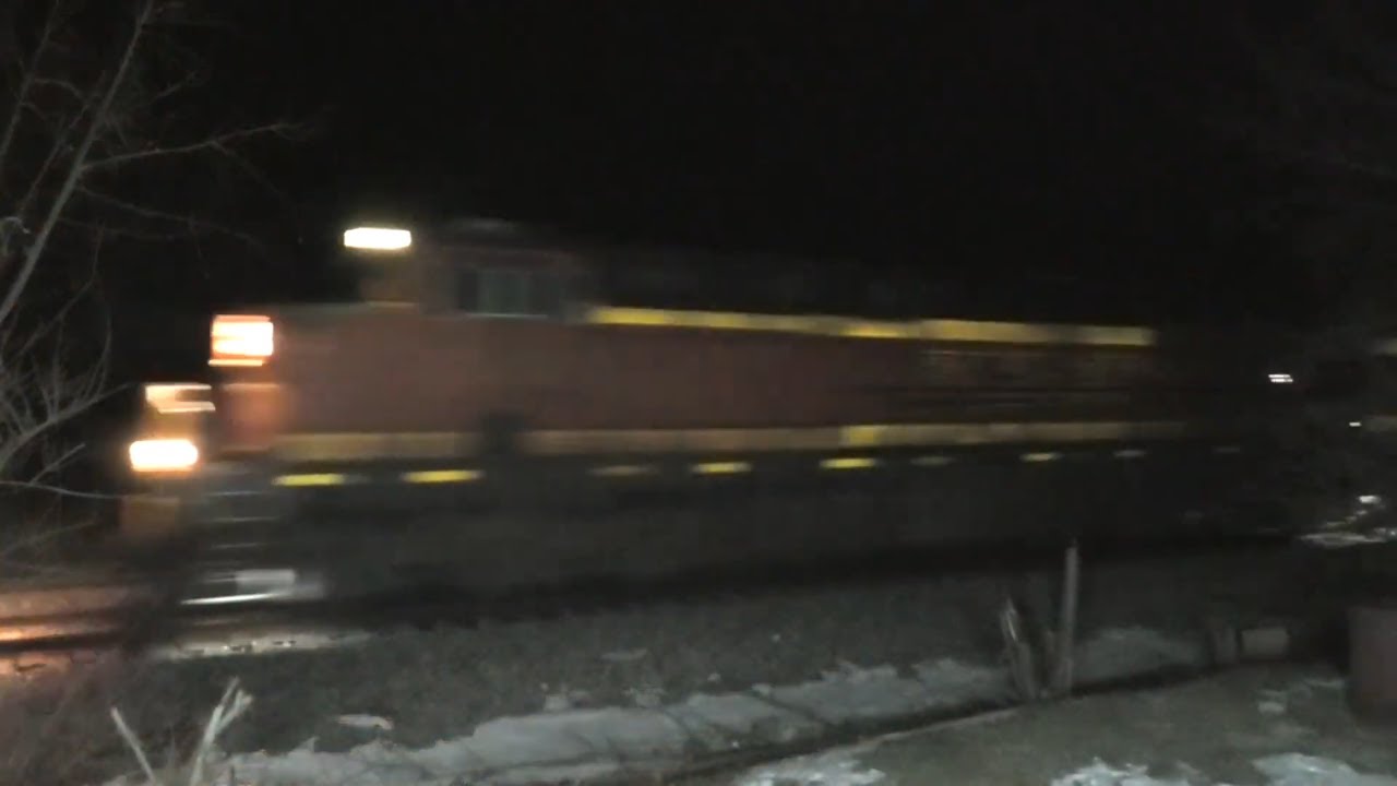 BNSF 7114 East in Wyanet, IL 1/23/22 - YouTube