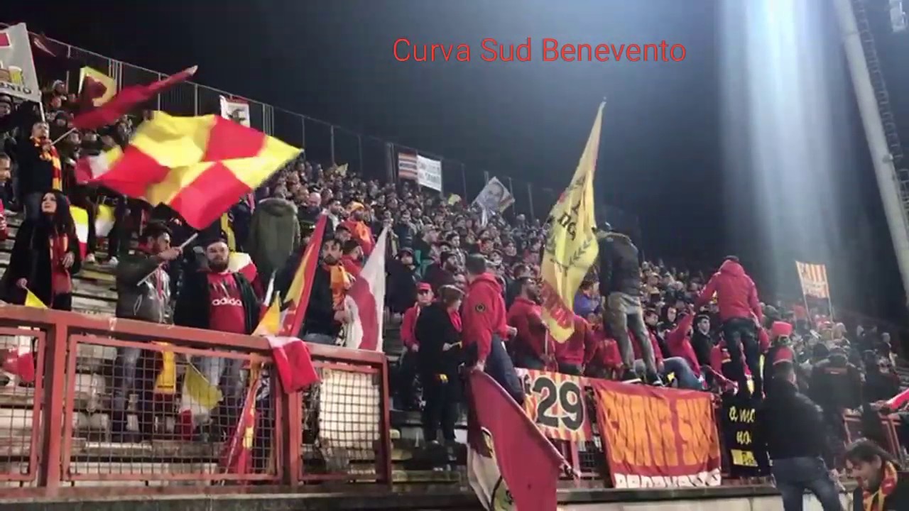 Ultras Benevento a Perugia 17-3-2017 - YouTube