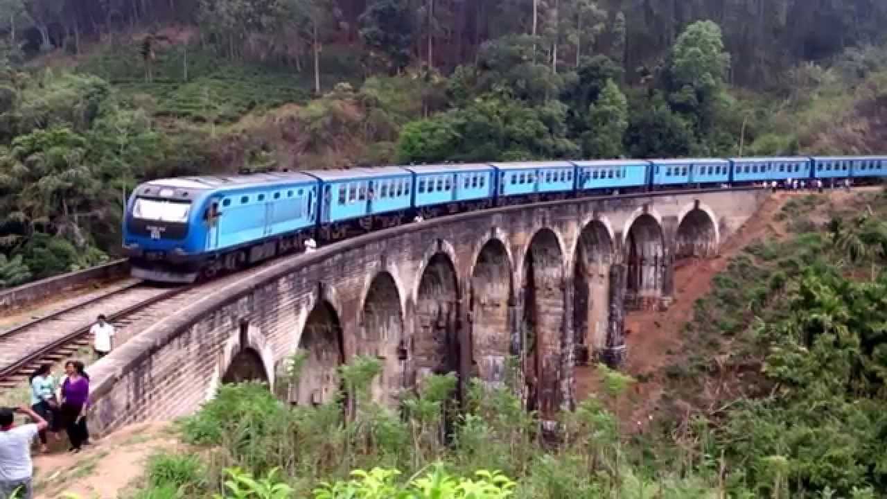 Colombo - Badulla Train on Nine Arch Bridge Demodara - YouTube