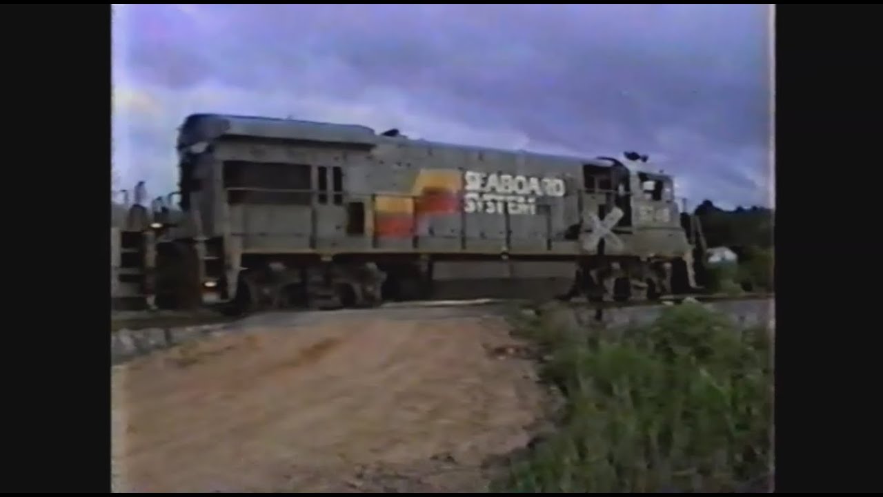 Former Seaboard System U36B Leads Autorack Train R214 [1992] - YouTube