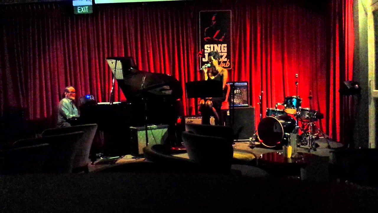 Moon River - Carol Gomez at SingJazz Club - YouTube