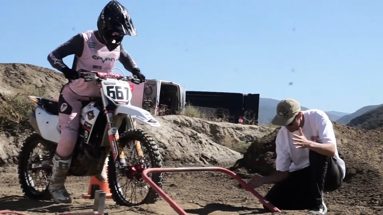 Dusting Lucas Coenen At Hemet Supercross - YouTube