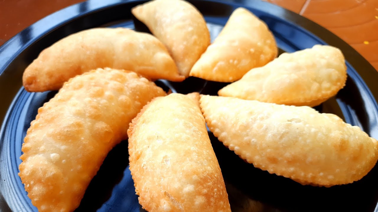 Karjikayi Recipe | Gujiya | Karanji recipe | How to make crispy ...
