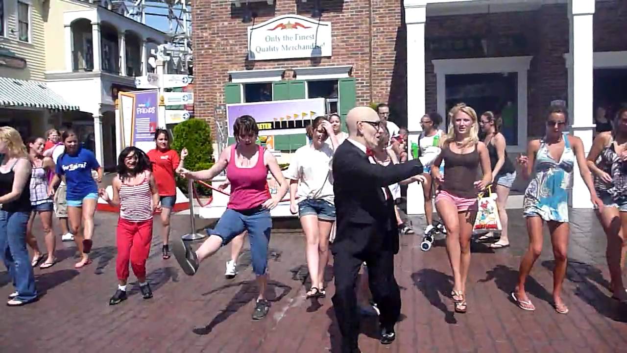 20100602 Jordan dances w/ Six Flags "Old Guy" - YouTube