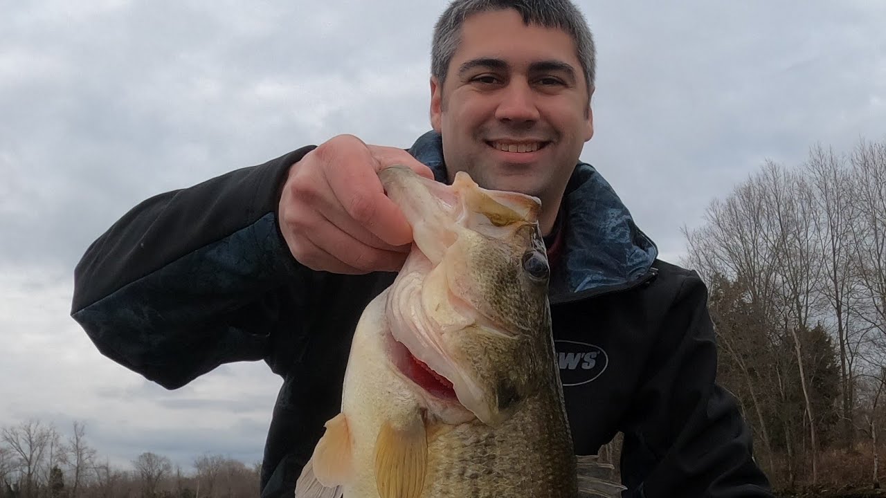 James River Winter Bass Fishing...Searching for One Big Bite - YouTube