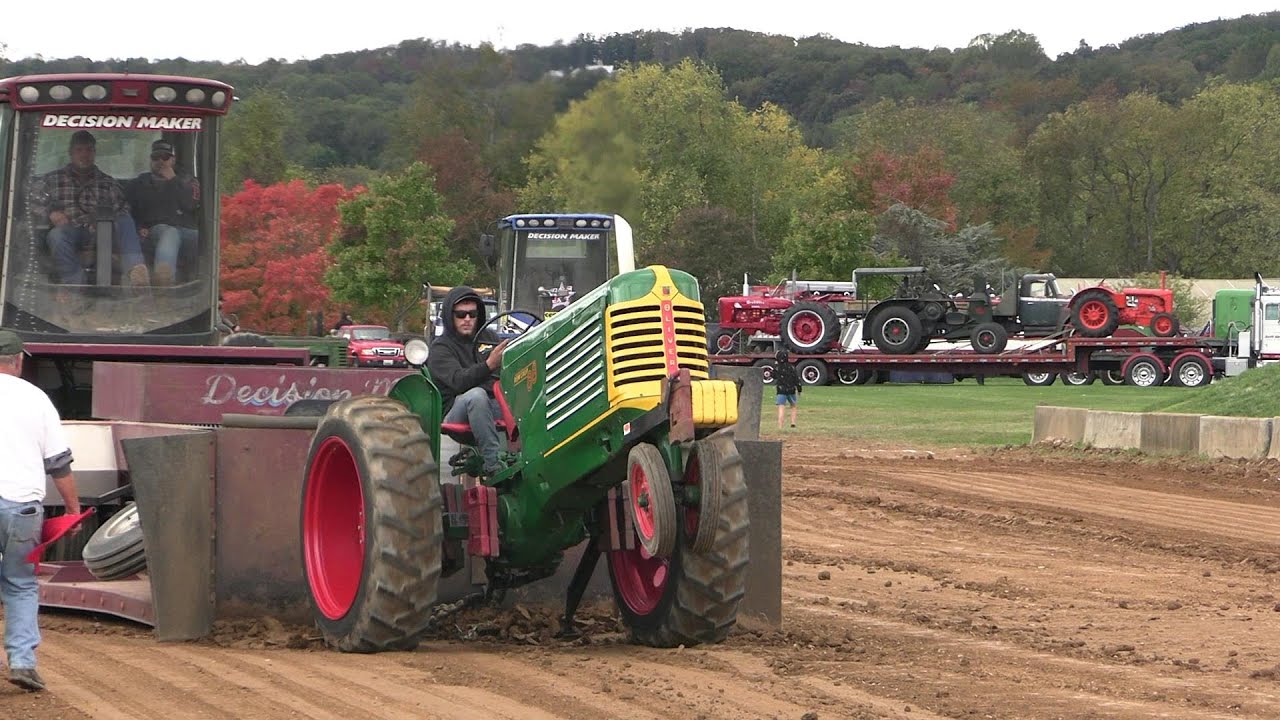 Classic Power 5,000lb. Farm Tractors Pulling At Gladhiill's Classic ...