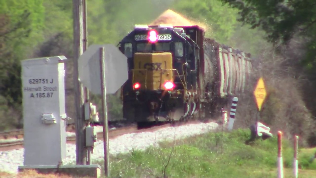 CSX F713-05 in Notch 8 runs South GP40-2/GP40-2 by Dunn, NC!!! - YouTube