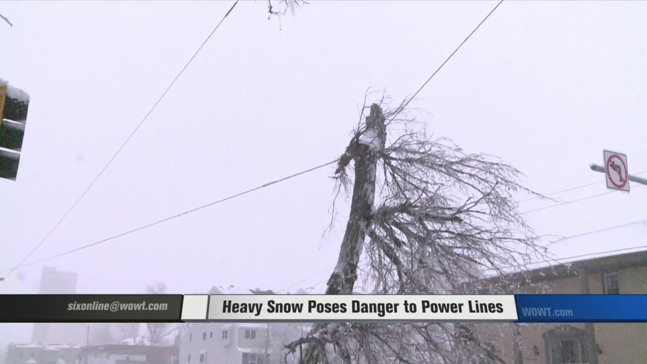 Heavy Snow Poses Danger To Power Lines - YouTube