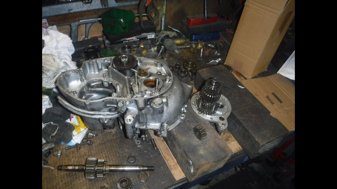 BSA A65 Spitfire engine overhaul 5 Reassembly begins, selector camplate ...