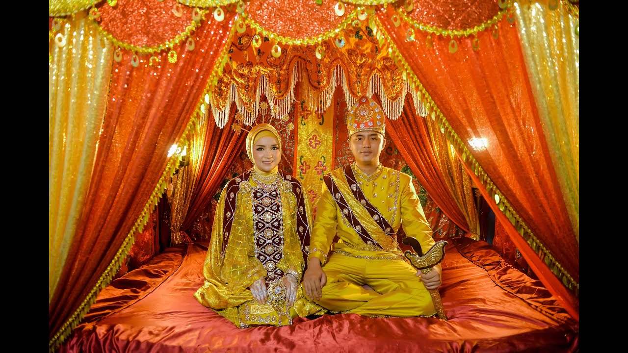 Wedding Traditional Gorontalo Prosesi Akad Nikah Metta & Onal - YouTube