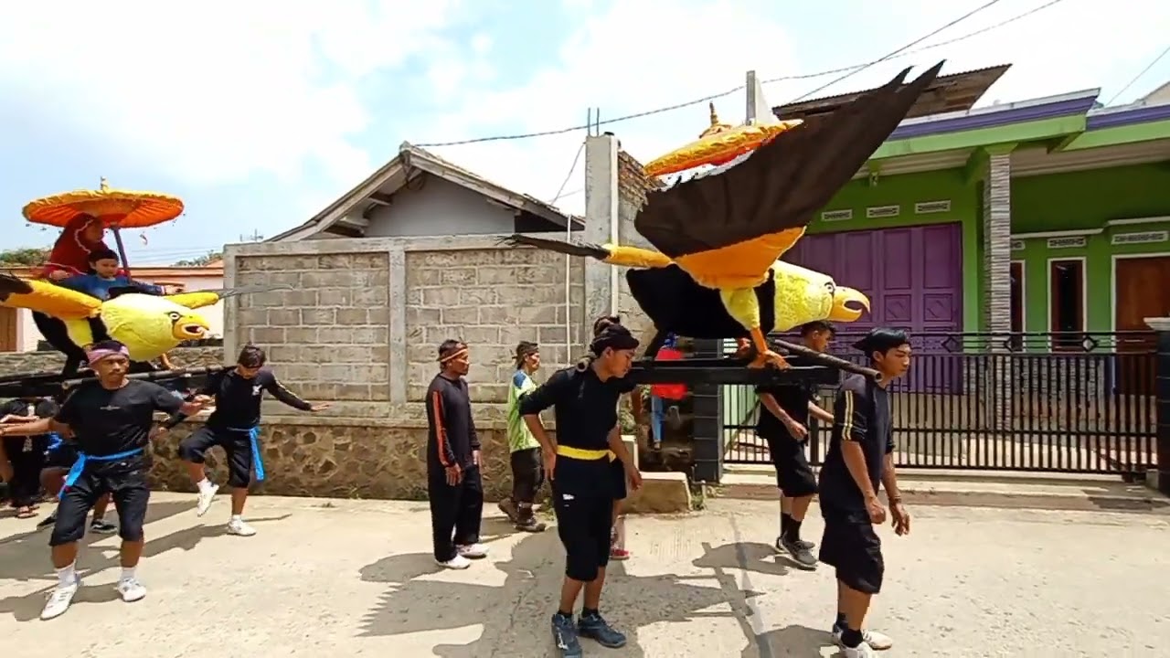 seni reak wargi Siliwangi - YouTube