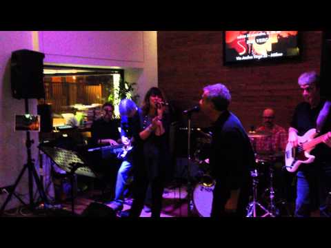 Blue Cacao feat. Daniela Rando at bar Verga - Can't buy me love