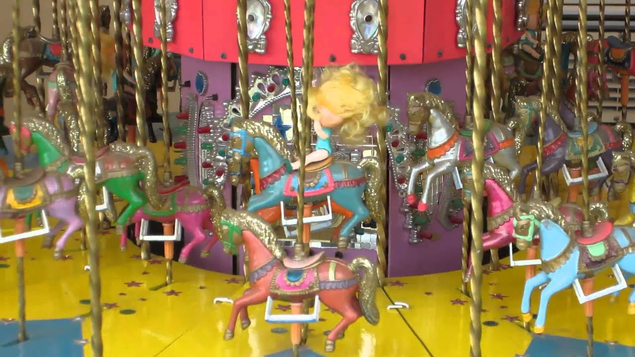 CRHnews - Miniature merry-go-round carousel Purleigh Show - YouTube