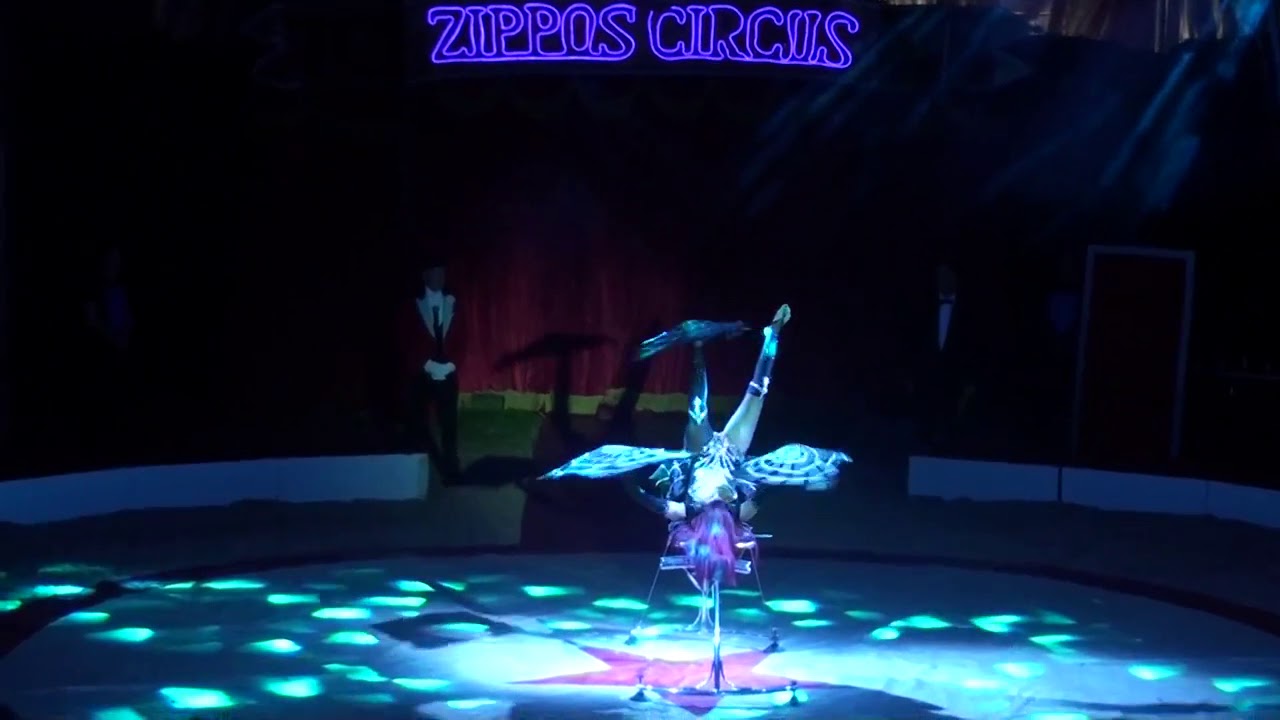 1209 foot juggling - YouTube