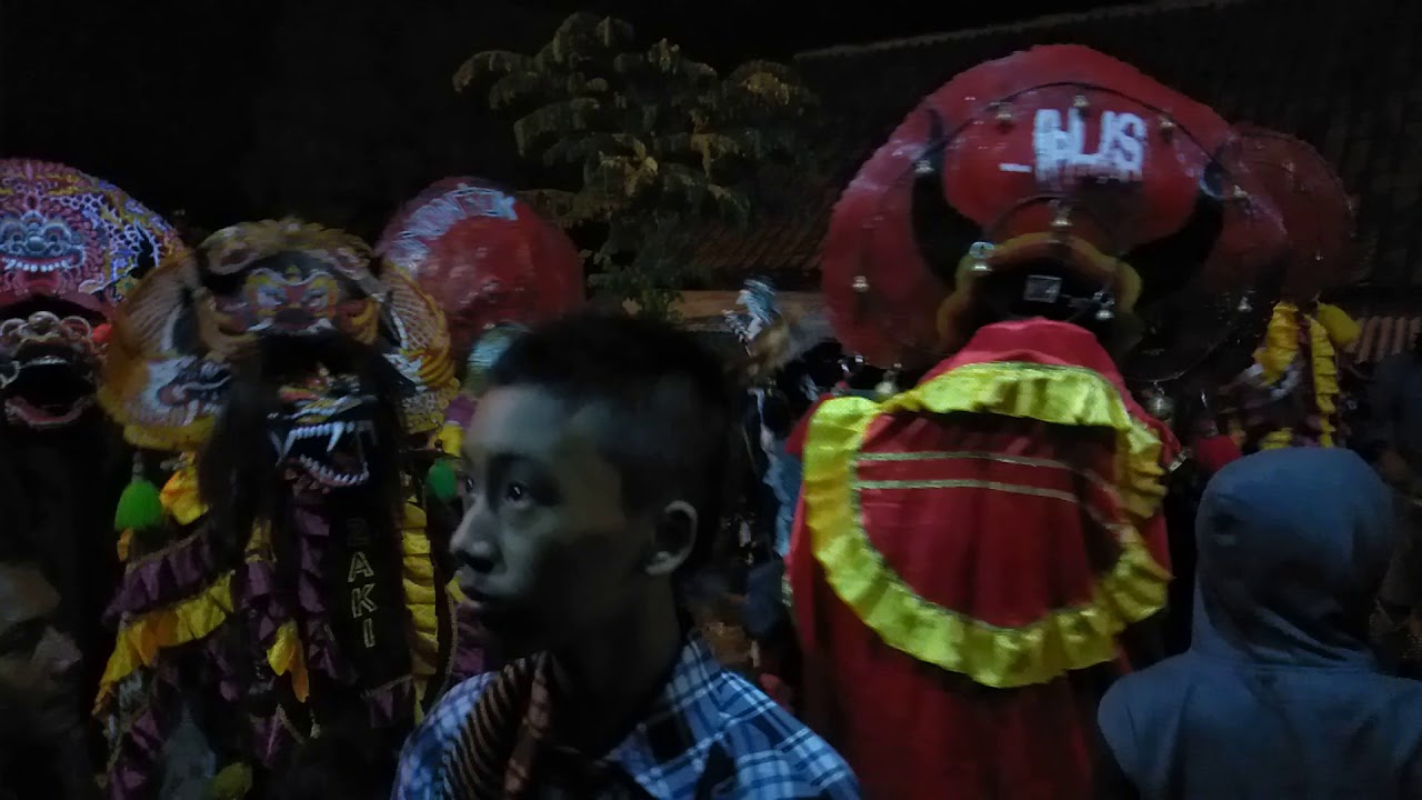 Barong devil's vs barong engel's turonggo mulya sakti - jolotundo - YouTube