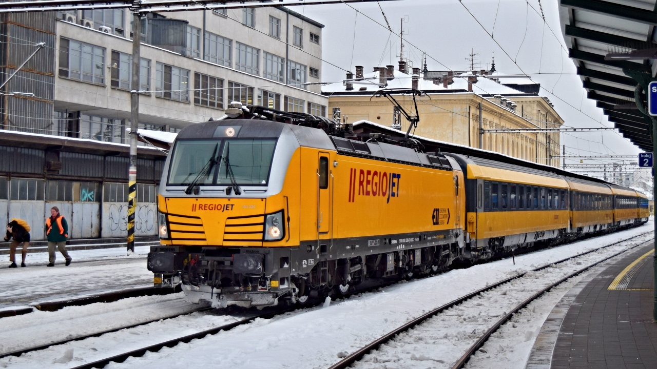 RegioJet ve stanici Brno hlavní nádraží - YouTube
