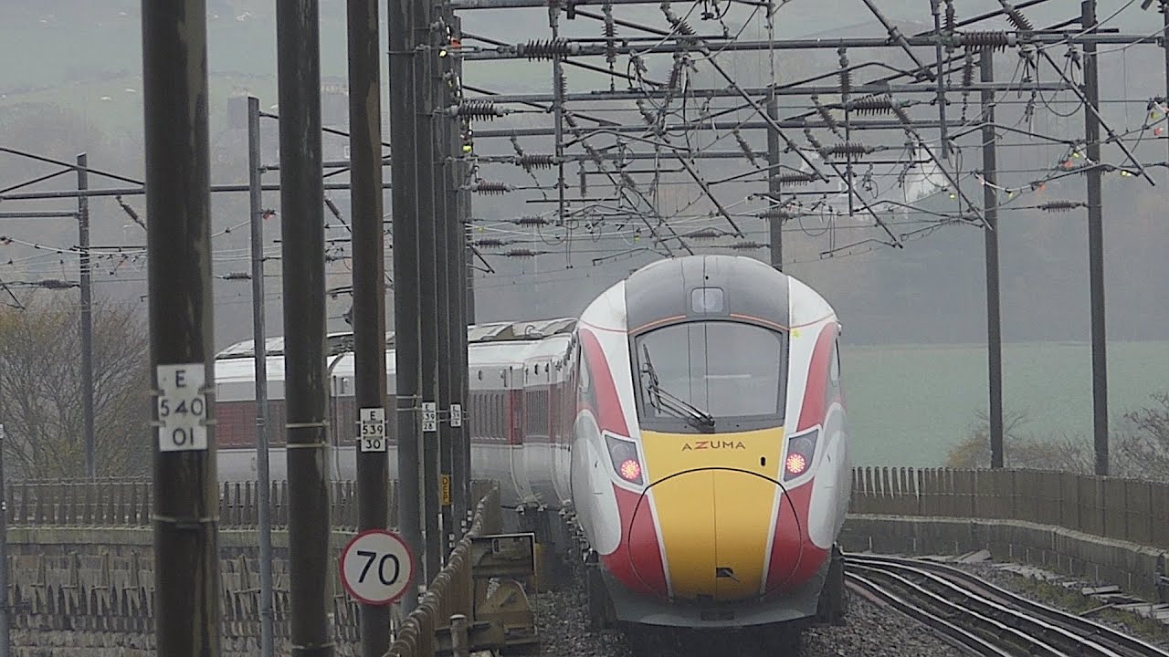 LNER 'Azuma' units at Berwick-upon-Tweed (29/10/2020) - YouTube