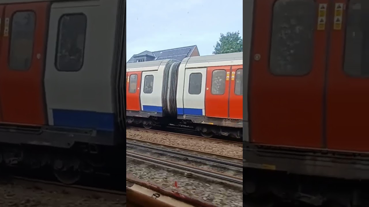 HERTAGE 1938 Stock RACING S Stock Tube Train! London Underground - YouTube