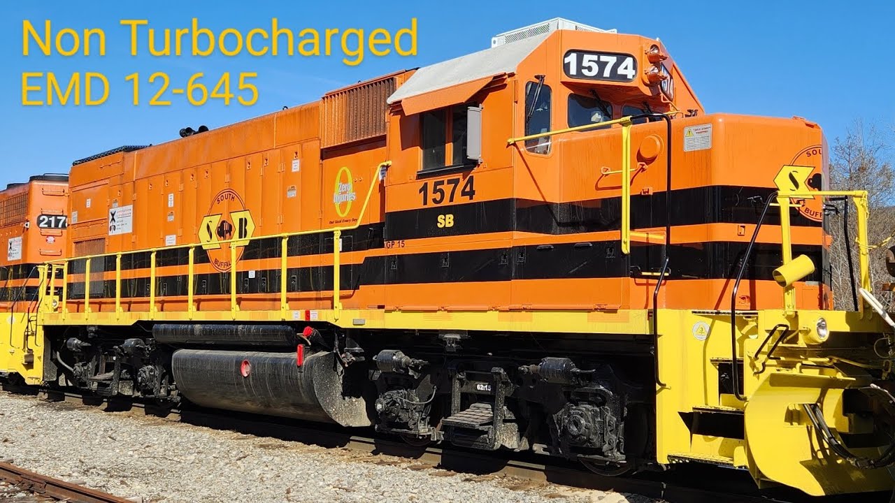 5 minutes of a non-turbocharged EMD 12-645 at idle - YouTube