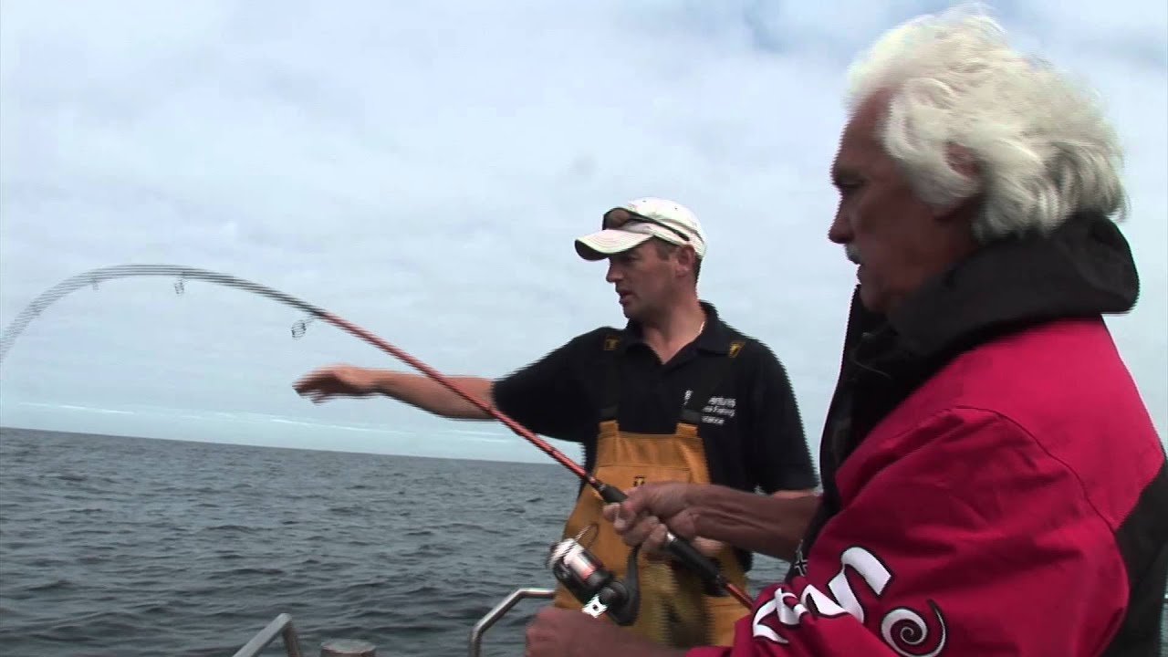 Shark fishing with Okuma 8.5ft spinning rod - YouTube