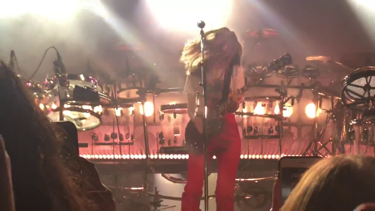 Haim - Falling (Live) - YouTube