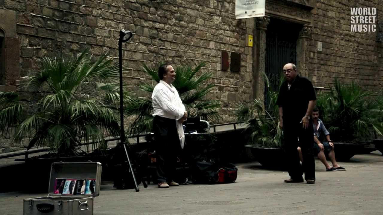 Street Opera Singer in Barcelona (HD) - YouTube