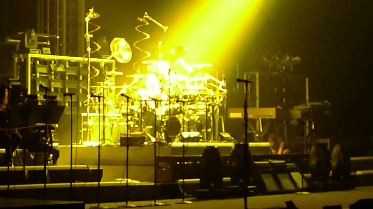 Trans-Siberian Orchestra (TSO) - Drum solo - YouTube