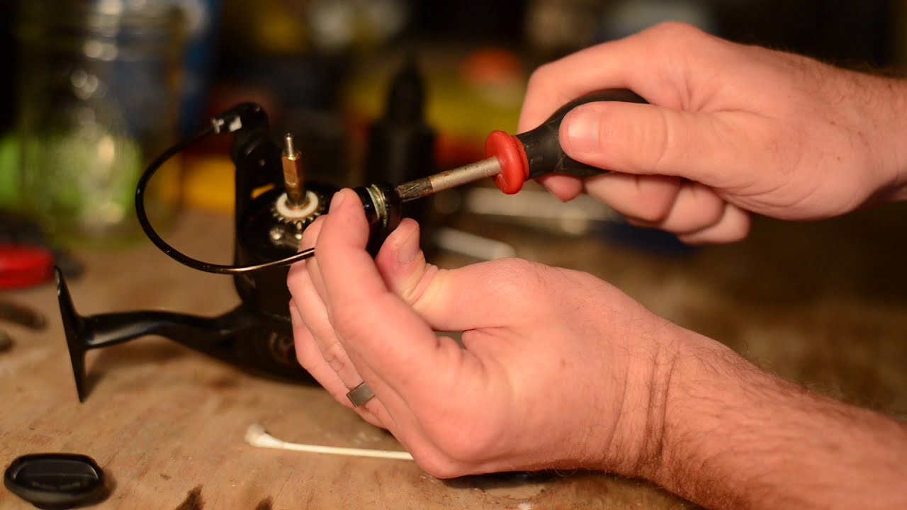 How to Clean Fishing Reel - YouTube