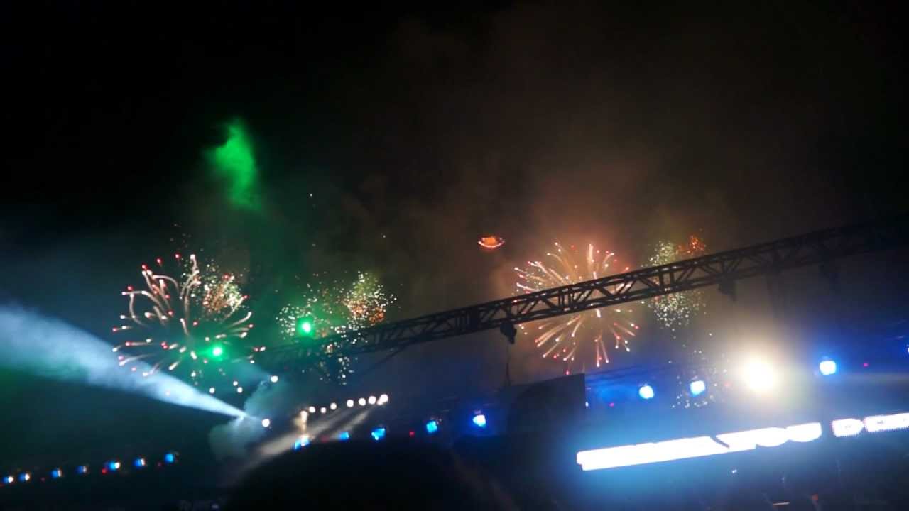 Chingay Fireworks 2012 - YouTube