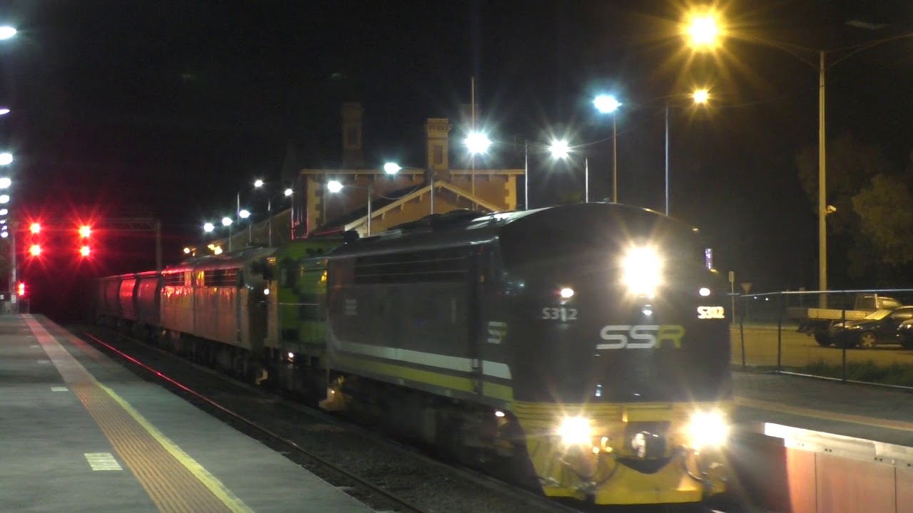 Four Locomotives and Howling Dynamic Braking - YouTube
