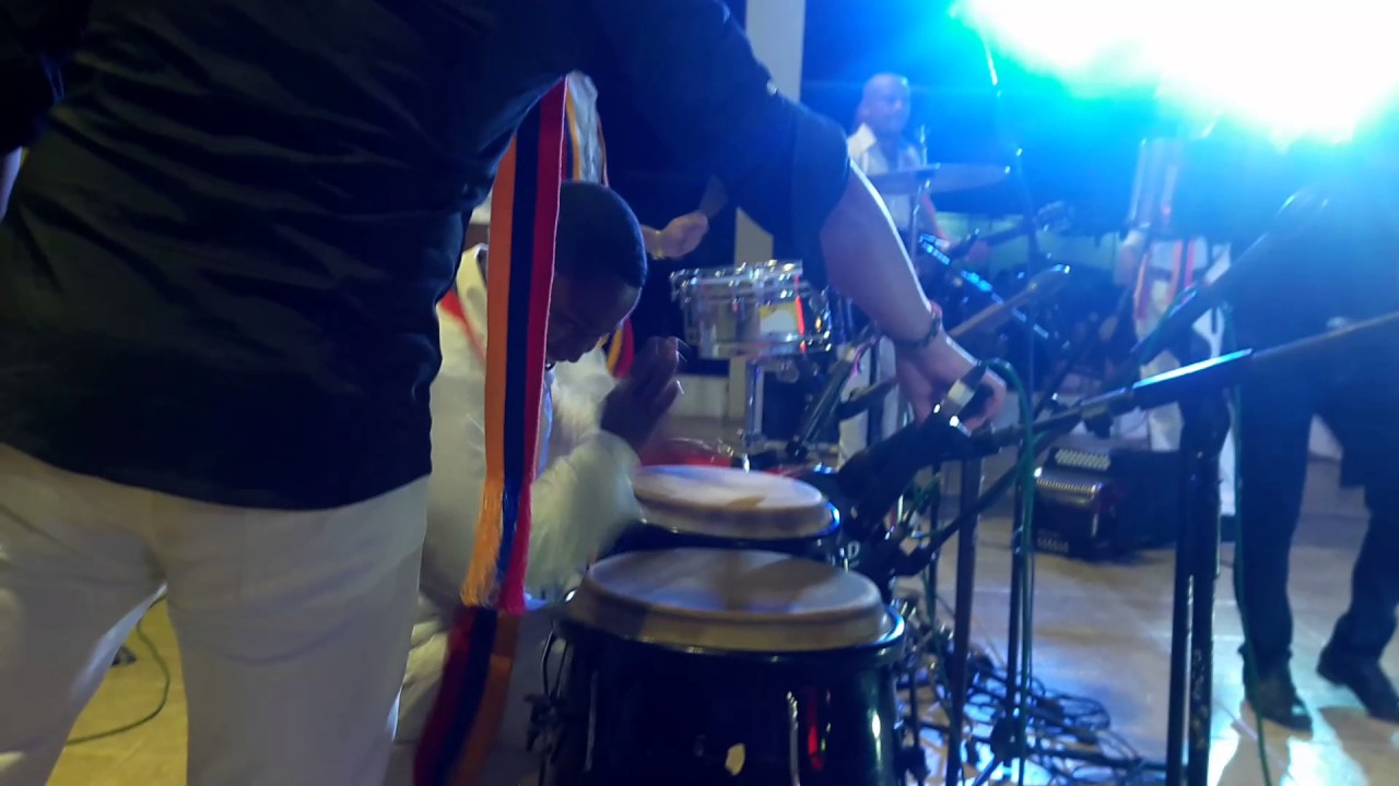 Pucallpa 2017 - Alex Ledezma y Los Colochos del Vallenato - YouTube