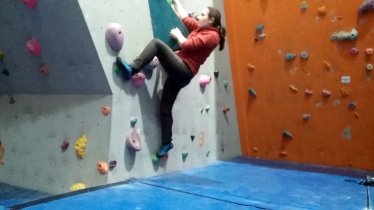 Rhi Summit Centre Treharris Bouldering Green 6a+ - YouTube