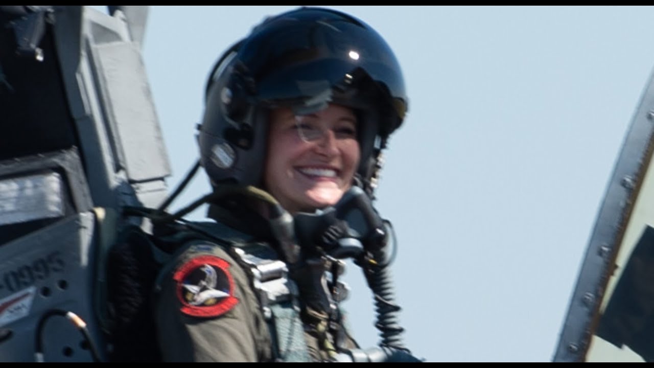 Female A-10 Fighter Pilot Flies Restored Aircraft From Crash Landings ...