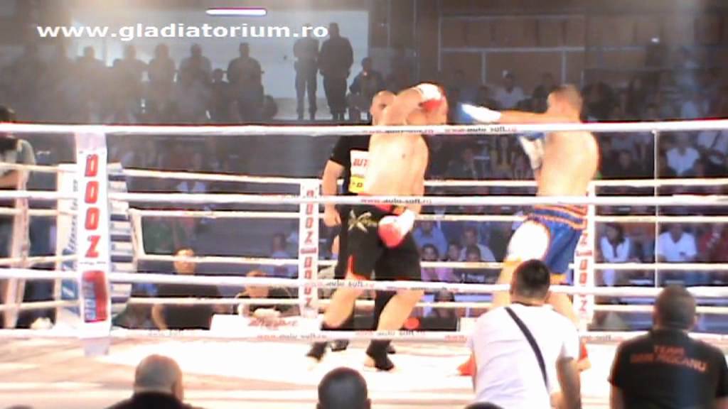 gladiatorium.ro | Razvan Avasilcai vs. Dan Mocanu - R1 - YouTube