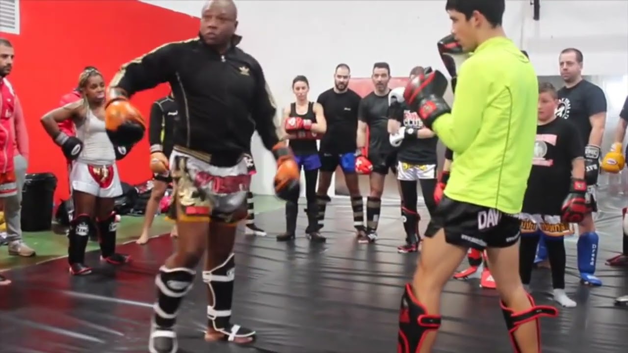Ivan Hippolyte's Dutch Kickboxing 3rd Combination - (shin block, j,c,ss ...
