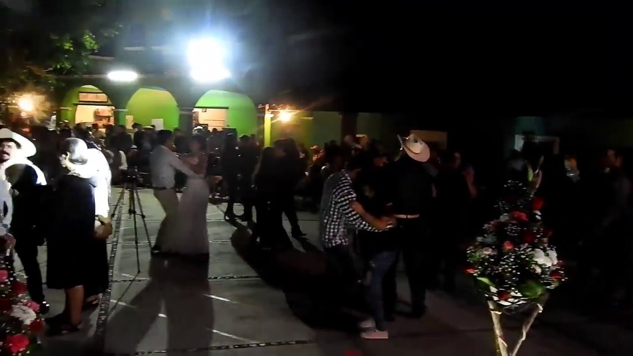 MÁXIMO MUSICAL La Calentana Luvimex Radio - YouTube