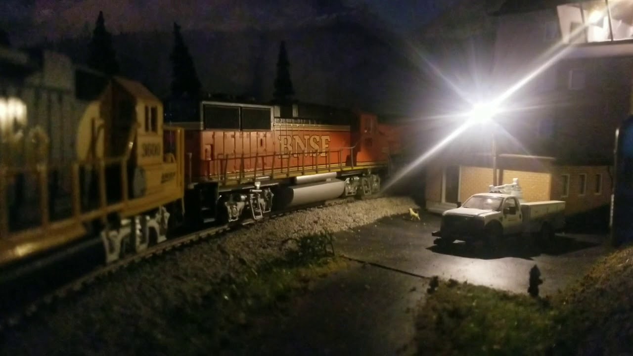 Ho Scale: BNSF Model Railroad - Night Shift Rollout - YouTube