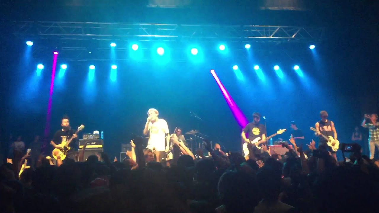 kali ma - neck deep (live in singapore) - YouTube