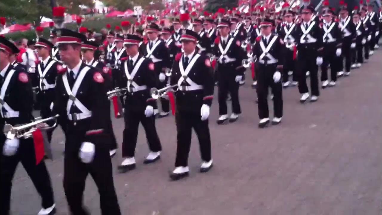 Led By The Buckeye Cheerleaders And Brutus Tbdbitl Marches To Ohio Stadium September 28 2013