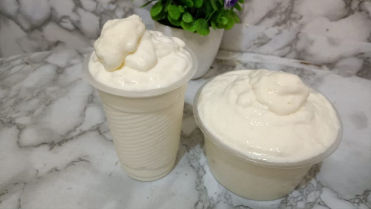 Es cream enak rasa y soal rasa ga kalah sama es cream yg LGI viral ...