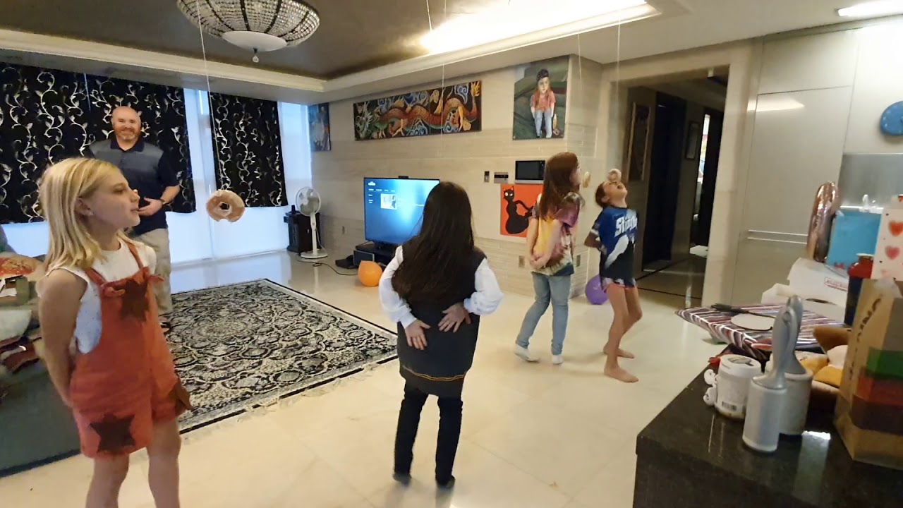 Donut on a string game - YouTube