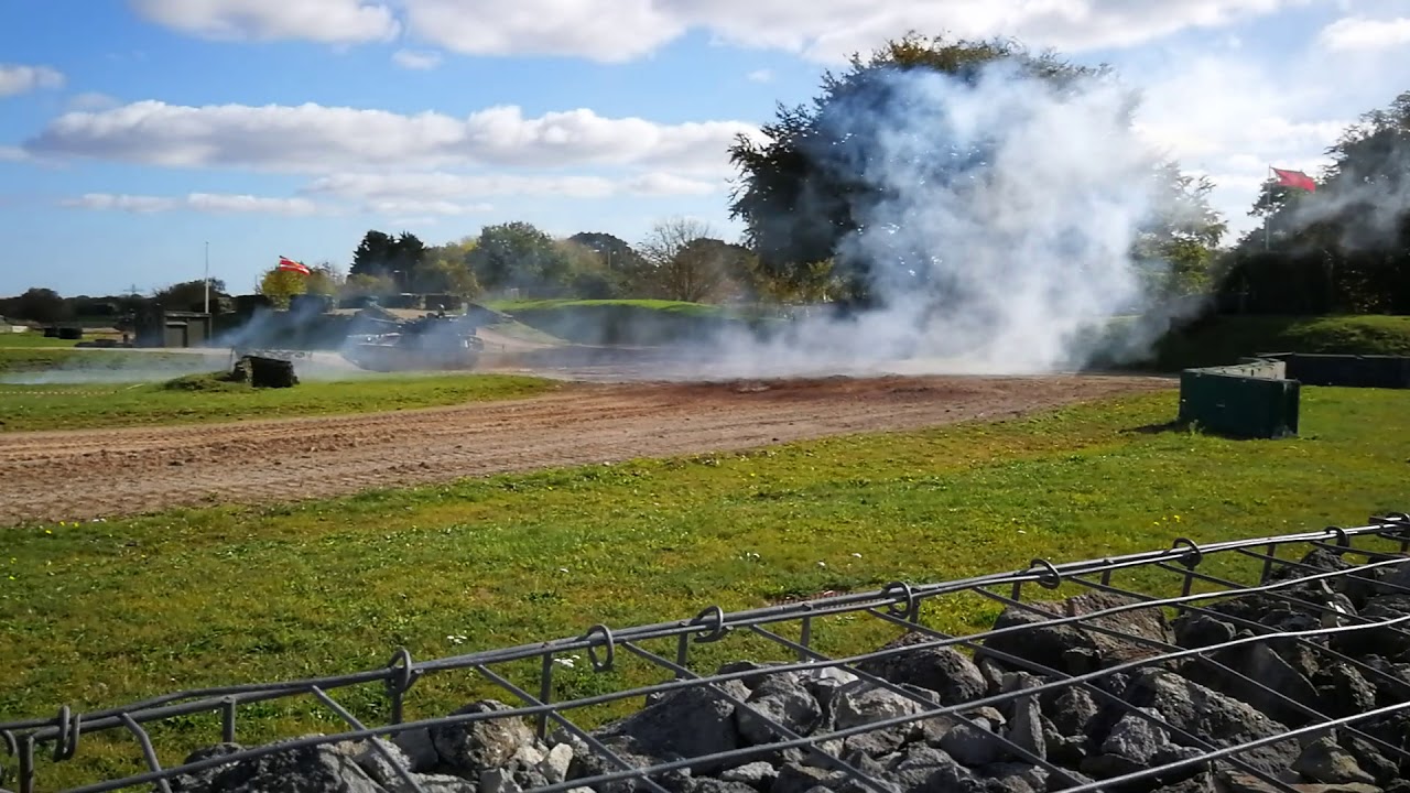 The Tank Museum (Bovington) - Mock Battle - YouTube