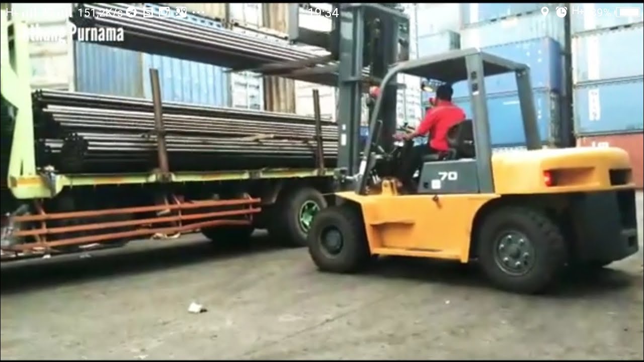 Cara//Proses Bongkar Muat Besi Pake Forklift - YouTube