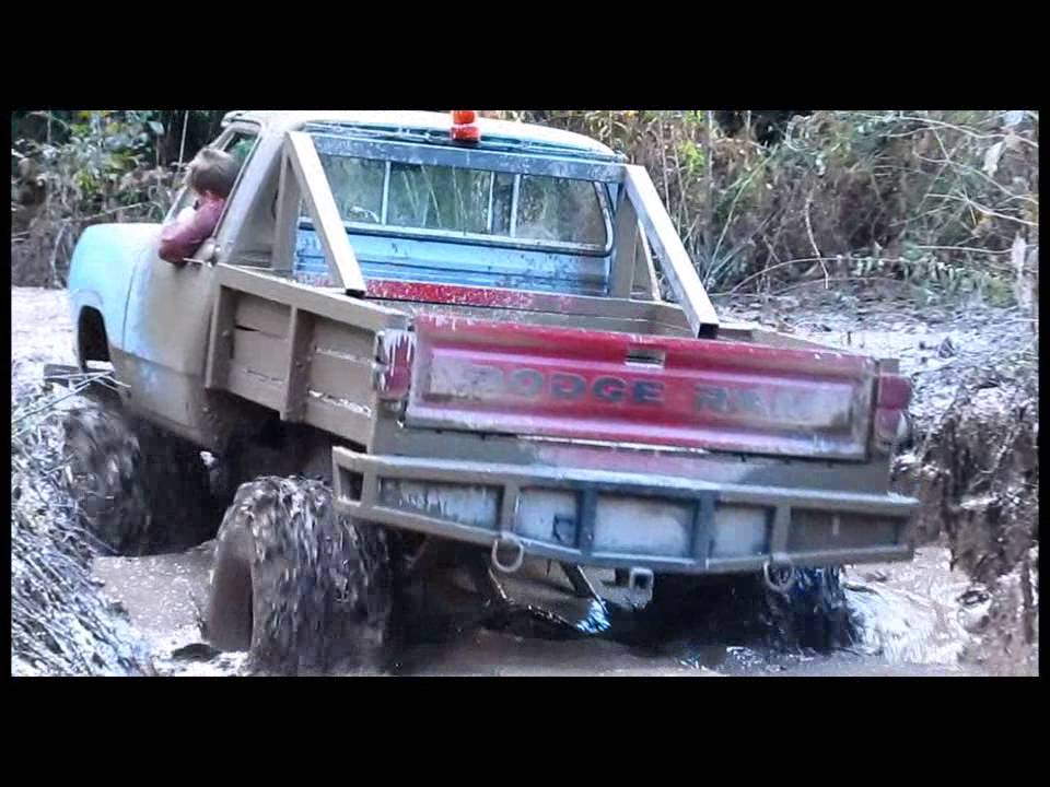 BIG DODGE /BIG BOGGERS/ RIPS AROUND AT JEFFREY'S MUD BOG, 2012 - YouTube