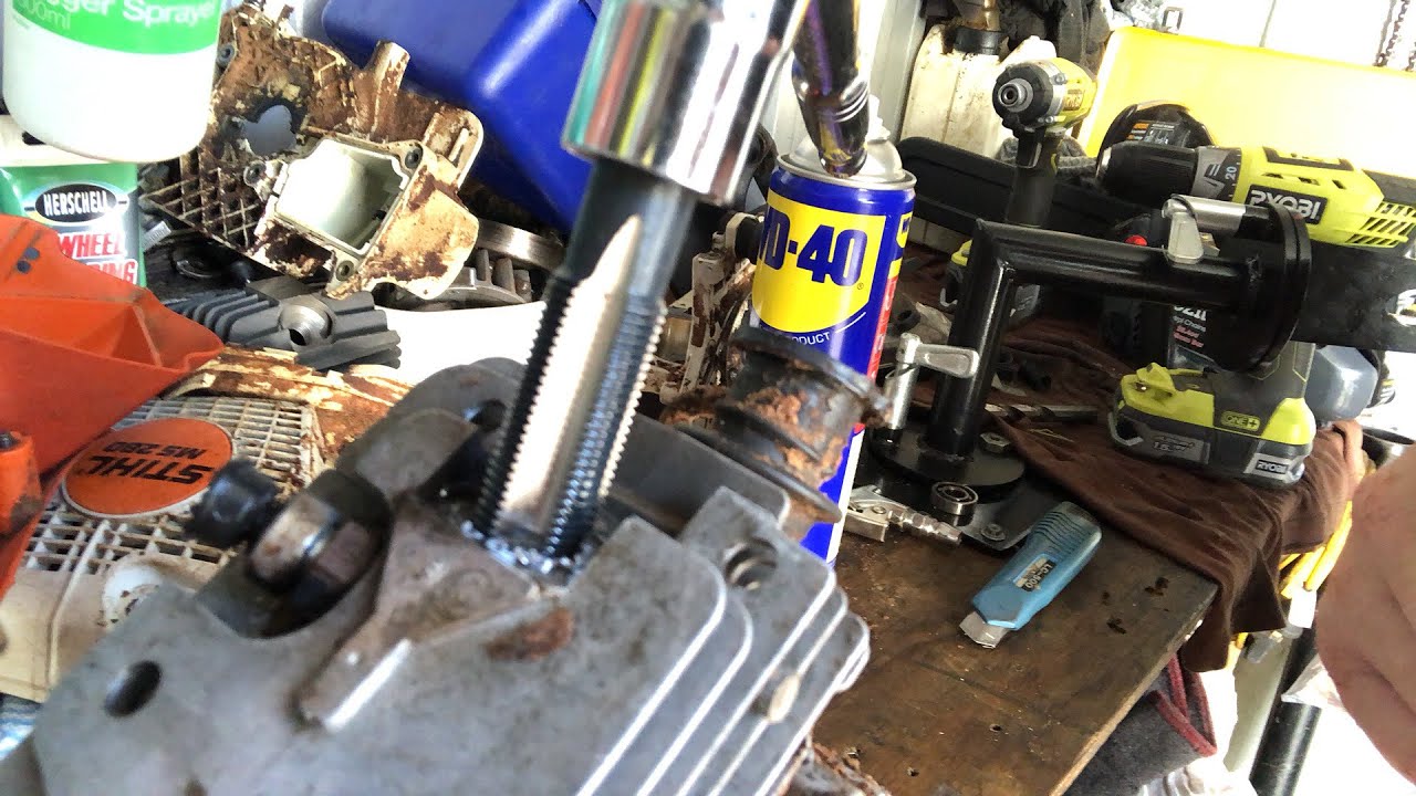 Stihl - Re Threading the MS280 Spark Plug - YouTube