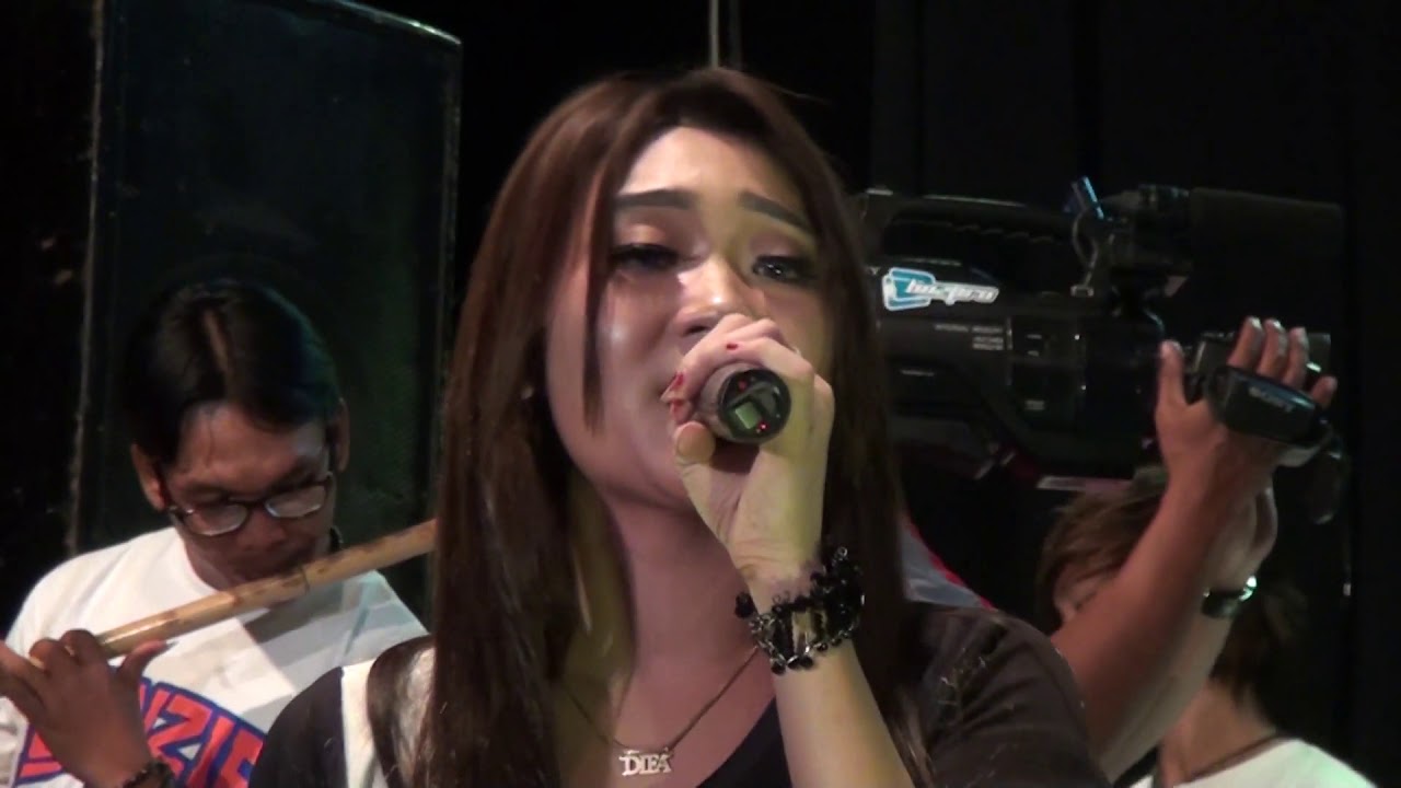 Bagai Langit & Bumi Voc Divarina indra Kenzie 7 Airlangga Live Gundi ...