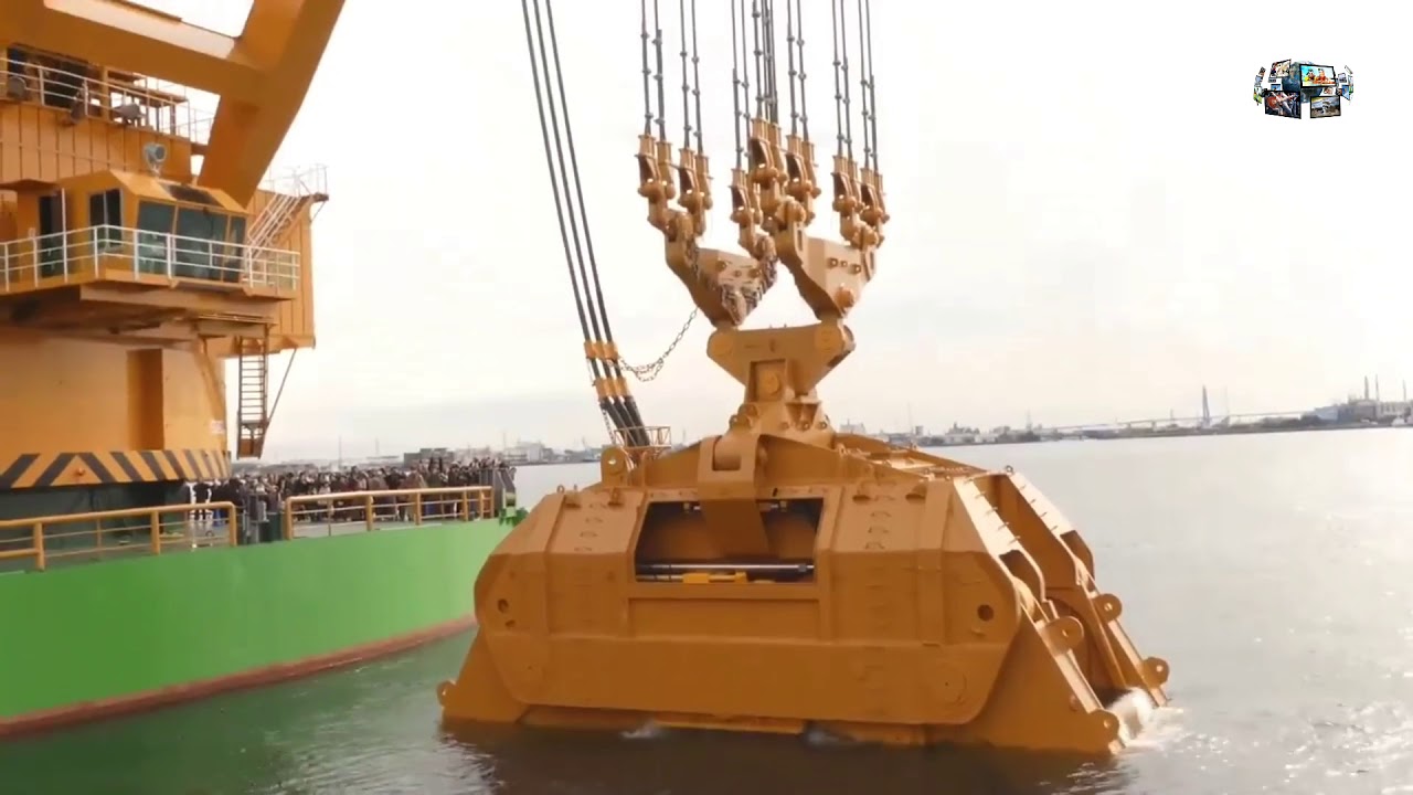THE LARGEST excavator digging grab - YouTube